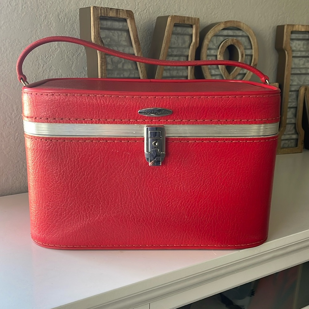 Vintage Sears Featherlite Red Train Case 1960's - Mak… - Gem